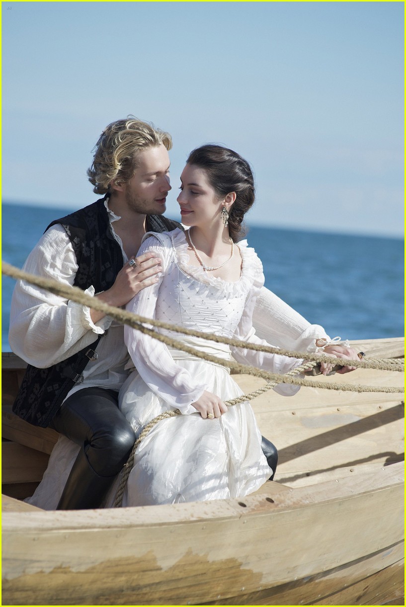 Adelaide Kane Reveals Her Favorite Frary Scene From 'Reign' | Photo ...