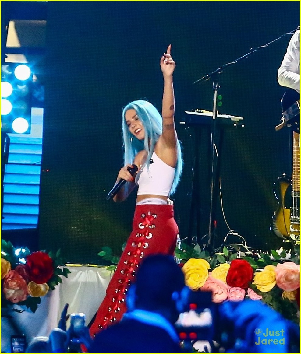 Halsey & Lauren Jauregui Team Back Up For 'Strangers' Performance at iHeart Summer! | Photo ...