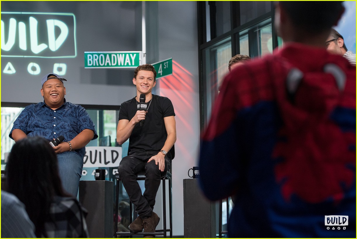 Tom Holland, Laura Harrier, & Jacob Batalon Join Forces for Build ...