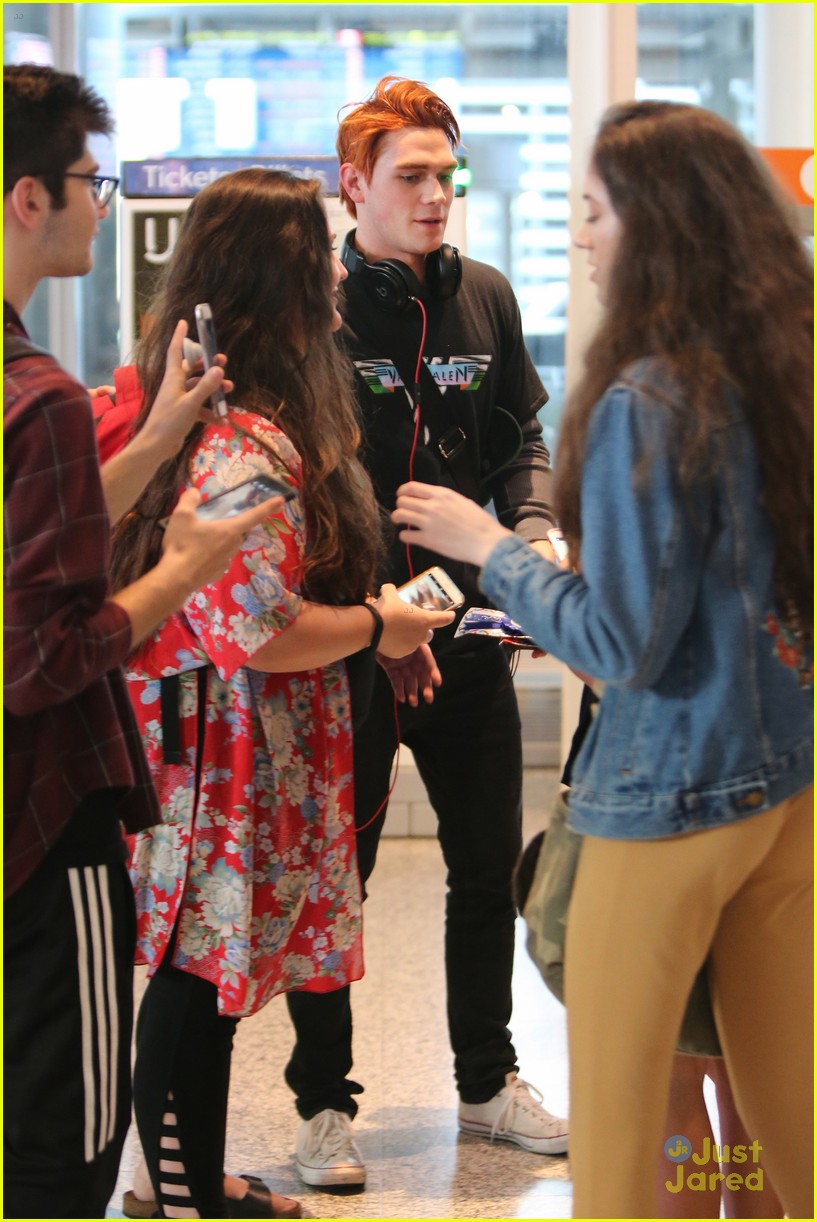 KJ Apa, Dove Cameron, Torrance Coombs & More Will Be at MMVAs 2017 ...