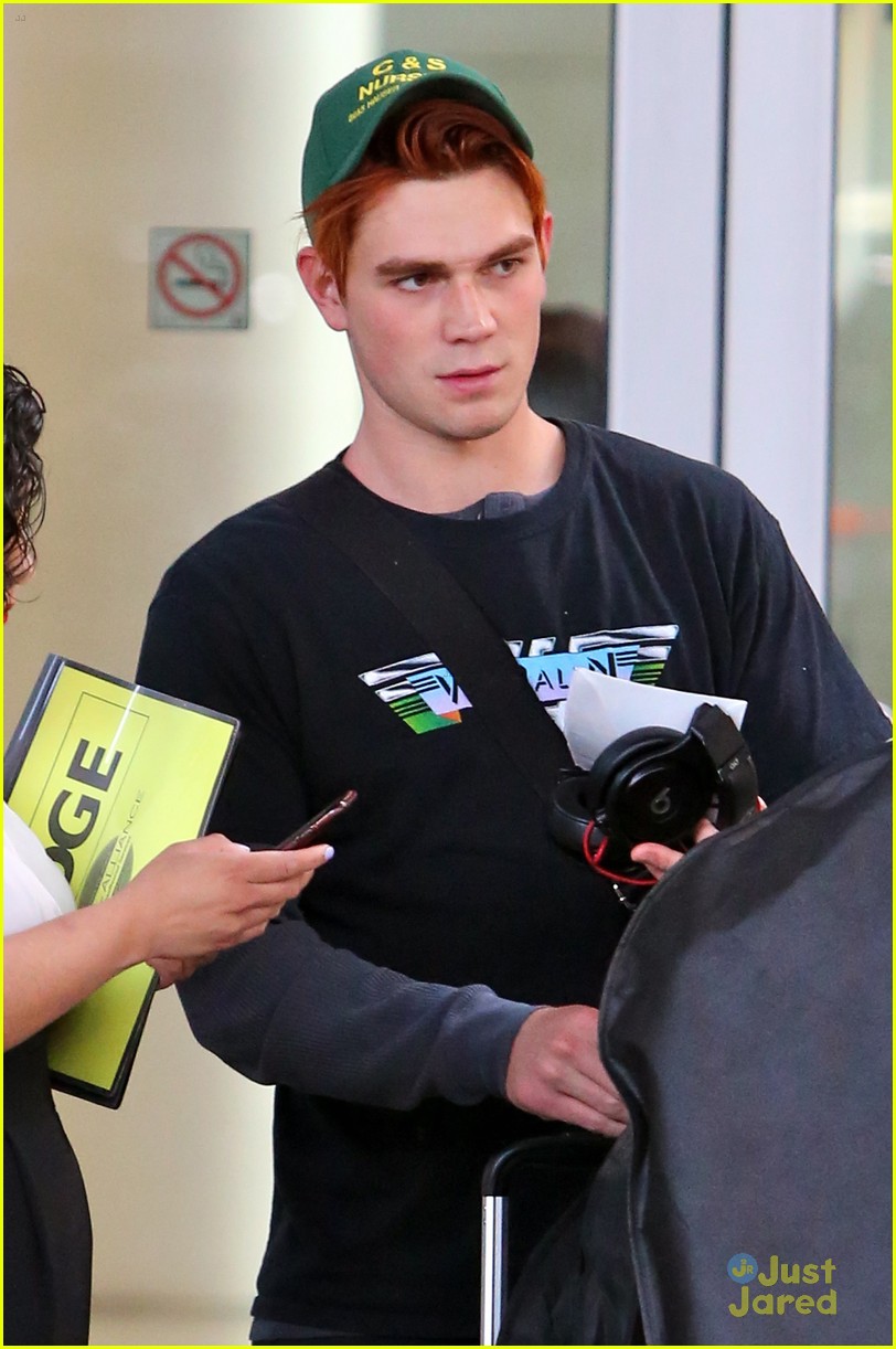 KJ Apa, Dove Cameron, Torrance Coombs & More Will Be at MMVAs 2017 ...