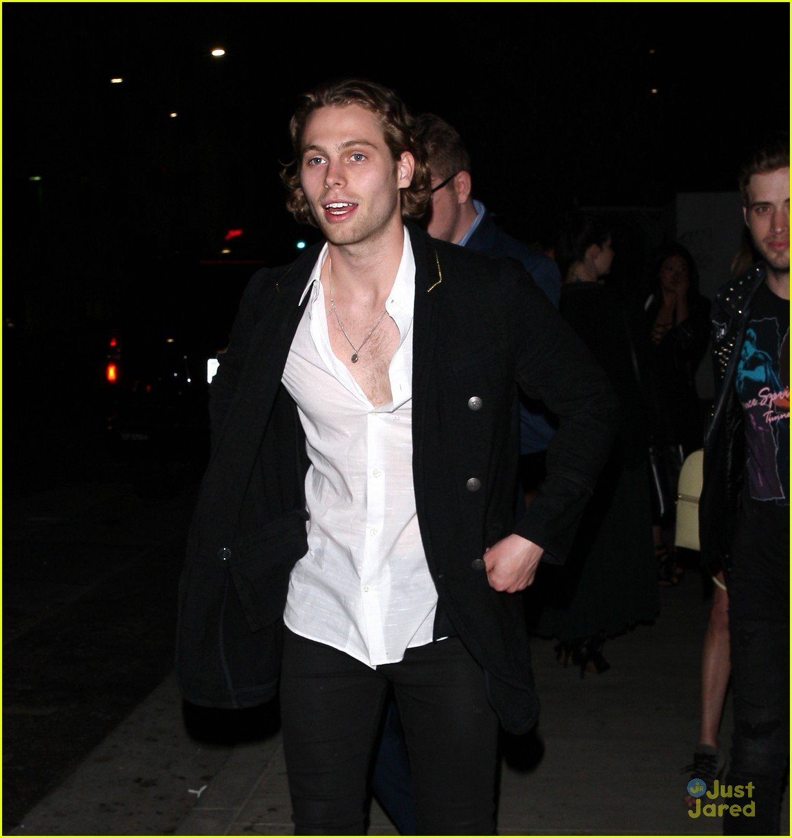 5SOS's Luke Hemmings & Michael Clifford Have Guys Night Out in ...