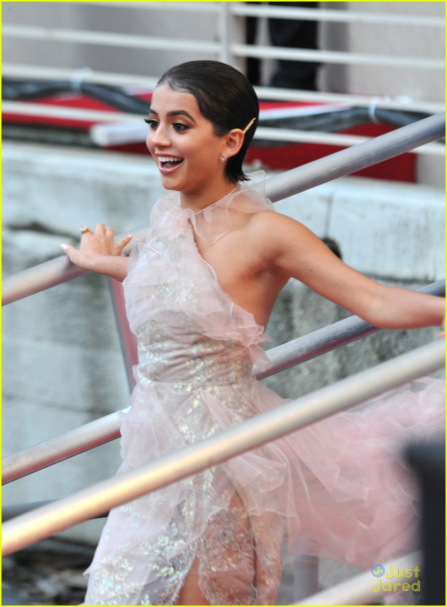 Isabela Moner Goes Old Hollywood For 'Transformers: The Last Night ...