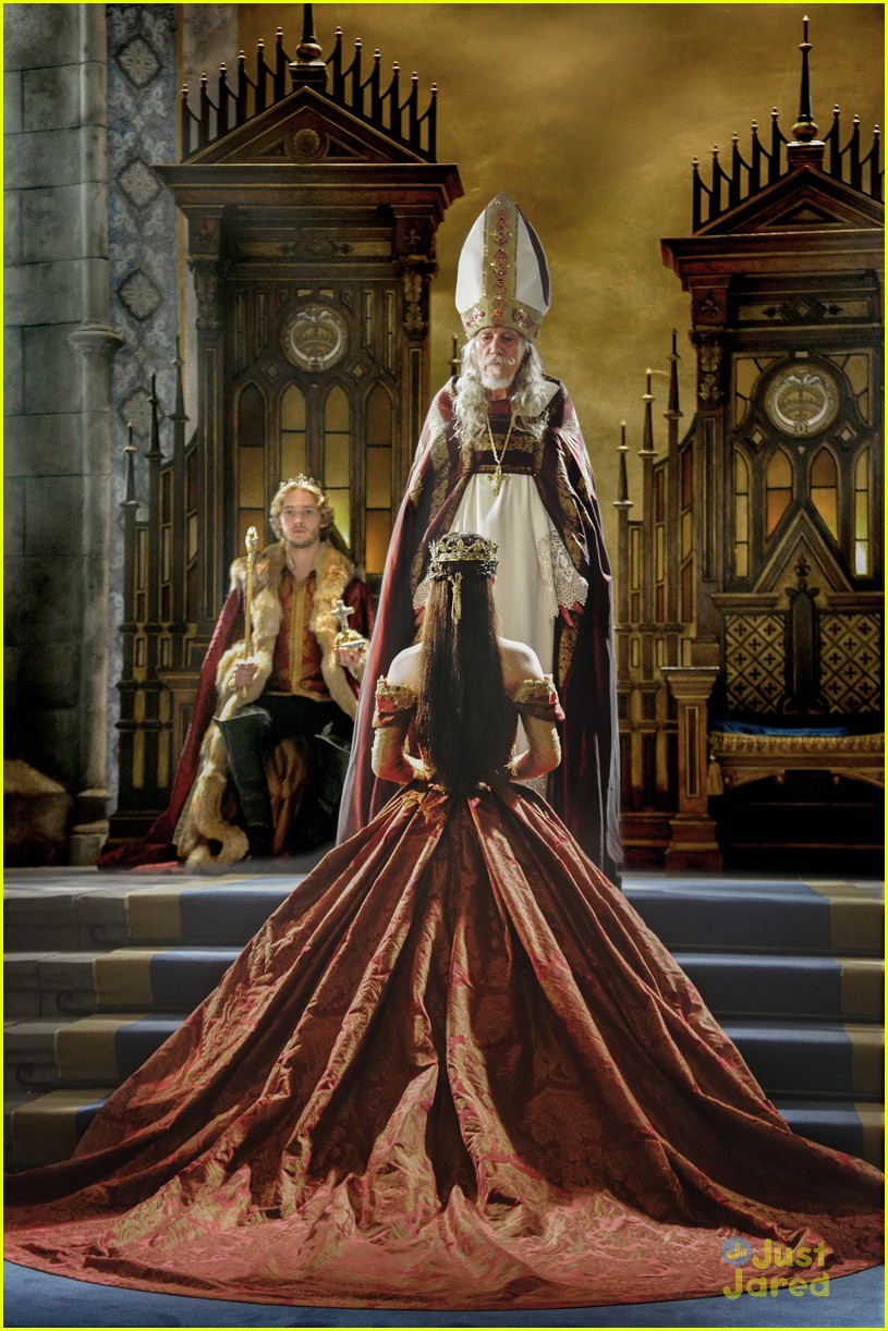 Adelaide Kane Reveals Her Absolute Favorite Costumes on 'Reign ...