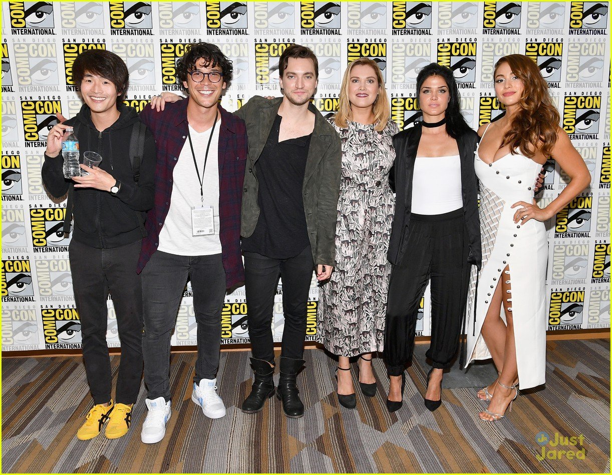 Lindsey Morgan, Eliza Taylor & 'The 100' Cast Dish on Just Who Was In ...