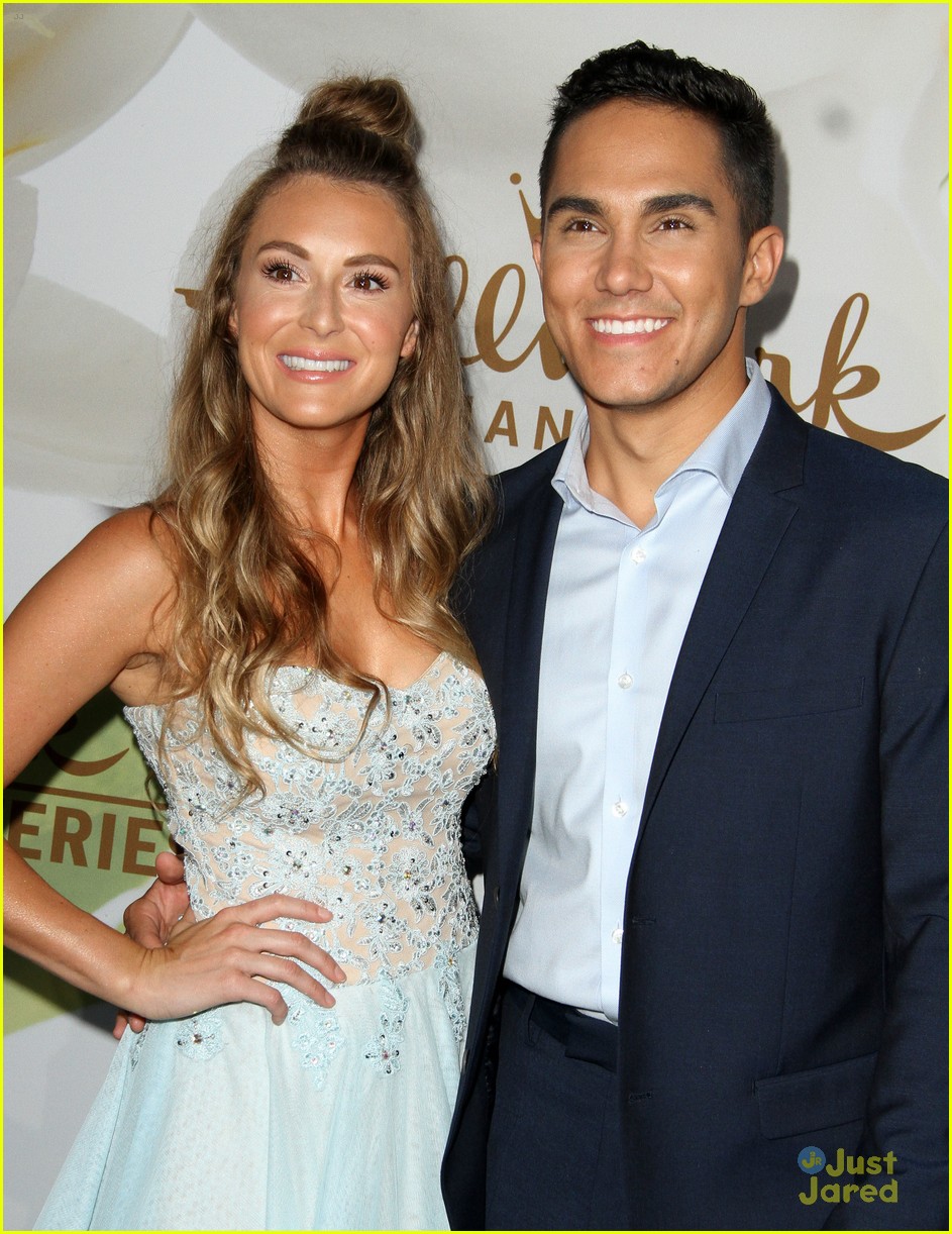 Alexa Penavega Turns Into Cinderella For Hallmarks Tca Event Photo