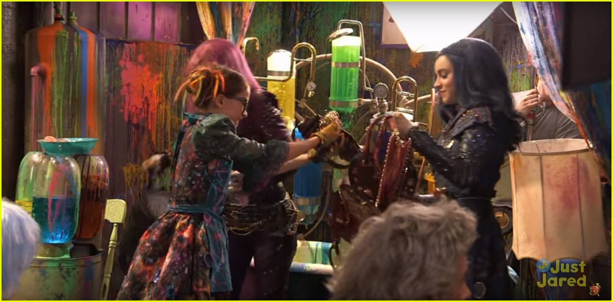 Full Sized Photo of anna cathcart d2 bts special caps 71 | 'Descendants ...