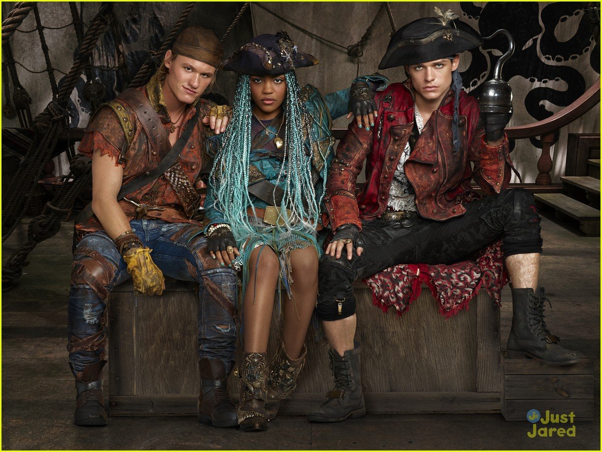 Kenny Ortega Says You'll Fall In Love With Uma's Gang of Pirates in ...