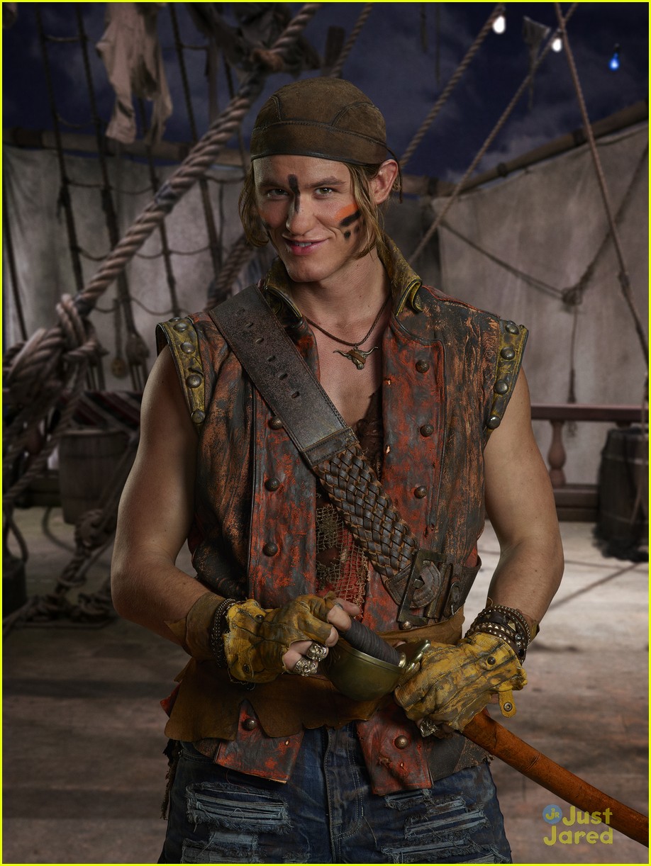 Kenny Ortega Says You'll Fall In Love With Uma's Gang of Pirates in ...