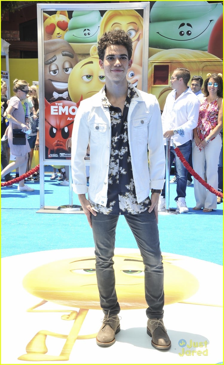 Full Sized Photo of devore ledridge jake austin cameron boyce emoji ...