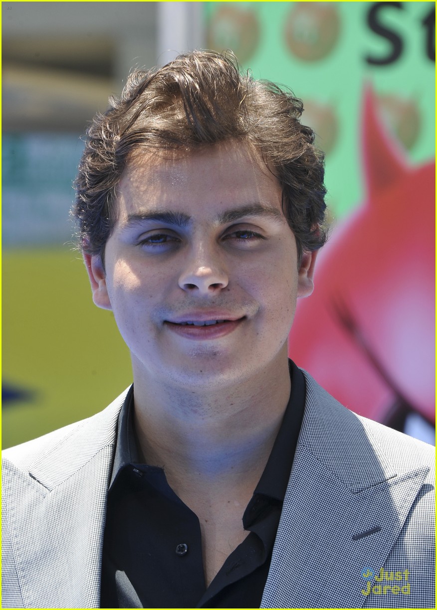 Full Sized Photo of devore ledridge jake austin cameron boyce emoji ...