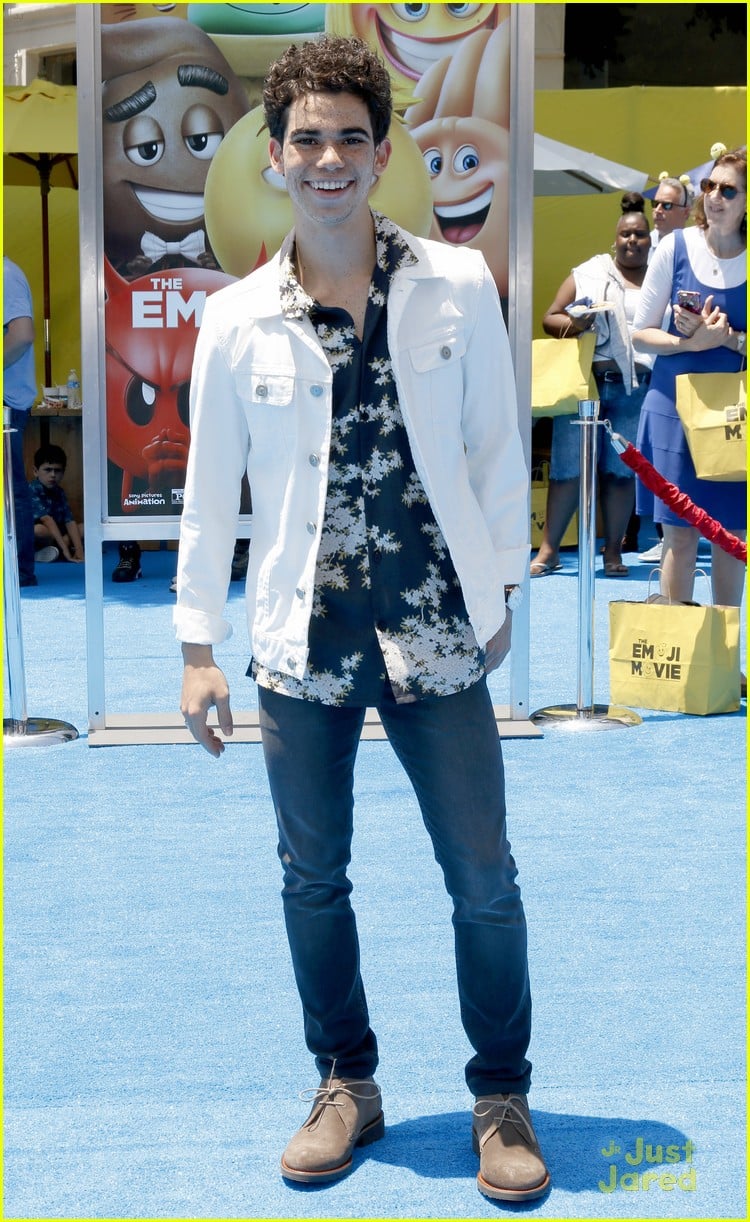 Full Sized Photo of devore ledridge jake austin cameron boyce emoji ...