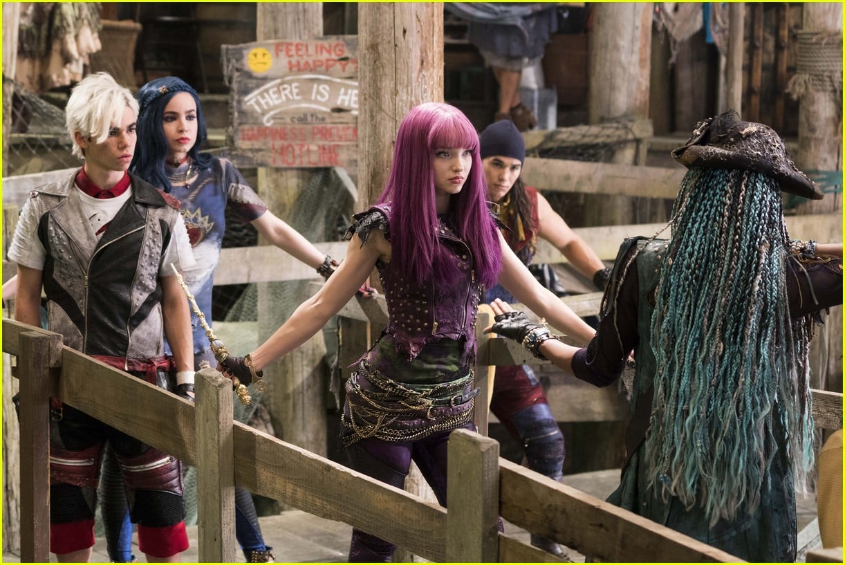 Full Sized Photo of dove cameron keeps mal ring descendants 02 | Dove ...