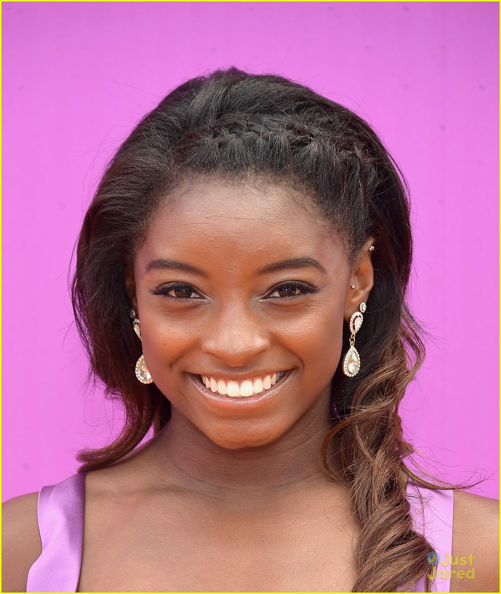 Gabby Douglas, Simone Biles & Aly Raisman Hit The Orange Carpet ...