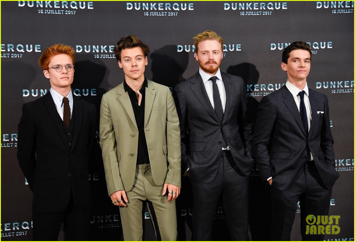 Harry Styles Wears Gray Suit To 'Dunkirk' Premiere | Photo 1099900 ...