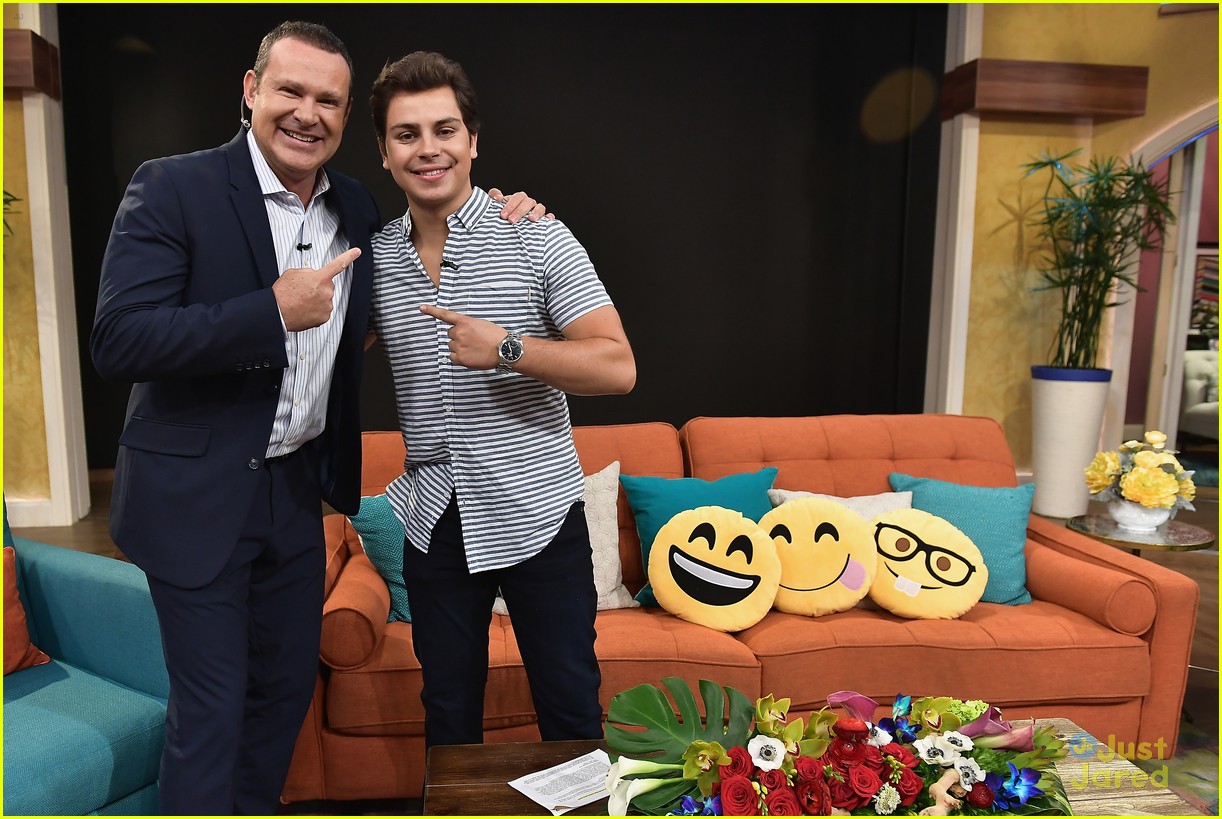 Jake T. Austin Starts 'Emoji Movie' Promo in Miami | Photo 1098097 ...