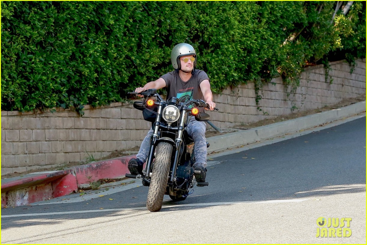 Josh Hutcherson Enjoys Holiday Weekend With Bike Ride | Photo 1097616 ...