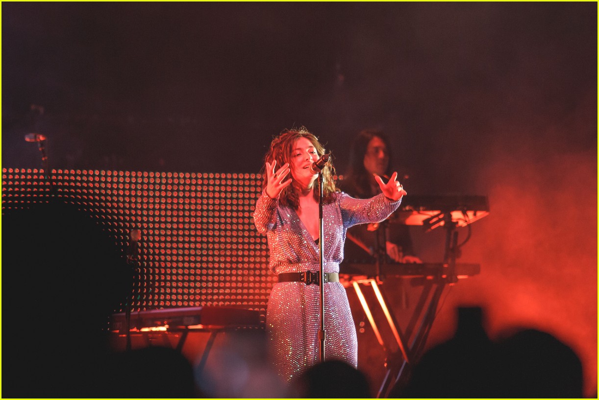 Full Sized Photo of lorde sings and dances her way through melodrama ...