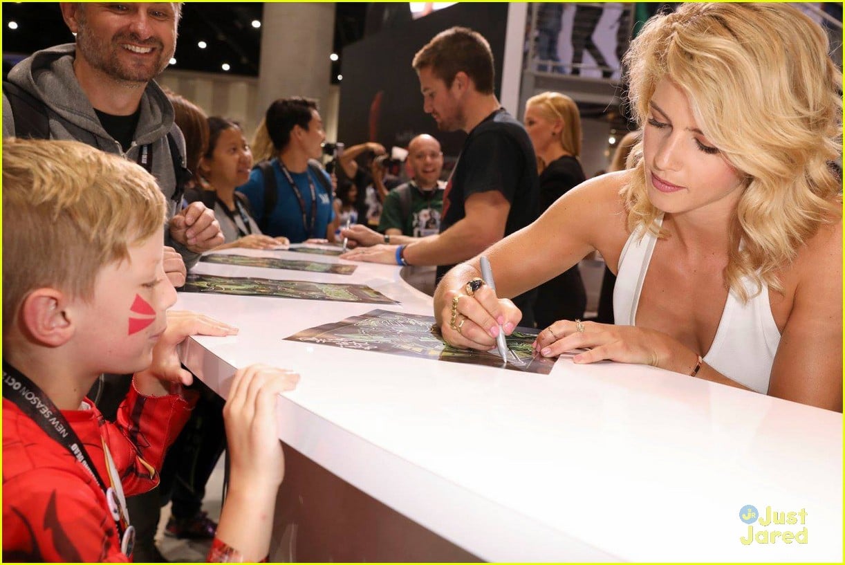 Emily Bett Rickards & Stephen Amell Kind of Confirm an Olicity Wedding ...