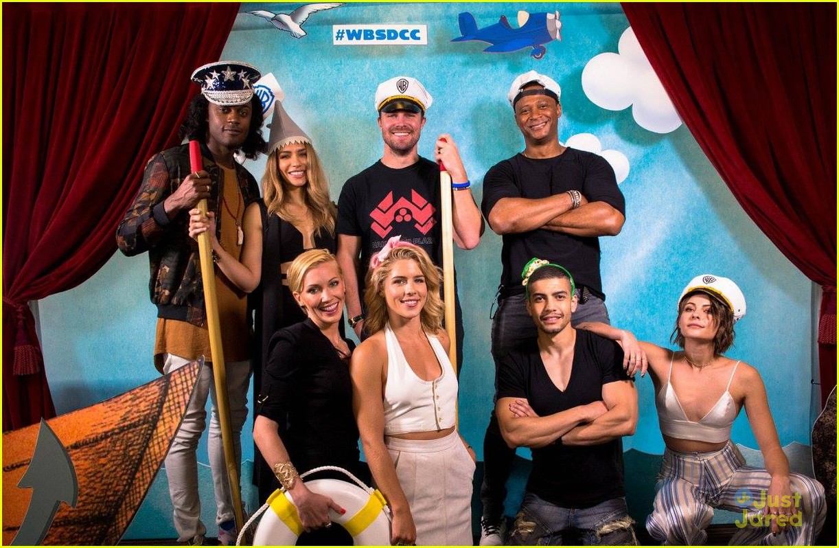 Emily Bett Rickards & Stephen Amell Kind of Confirm an Olicity Wedding ...