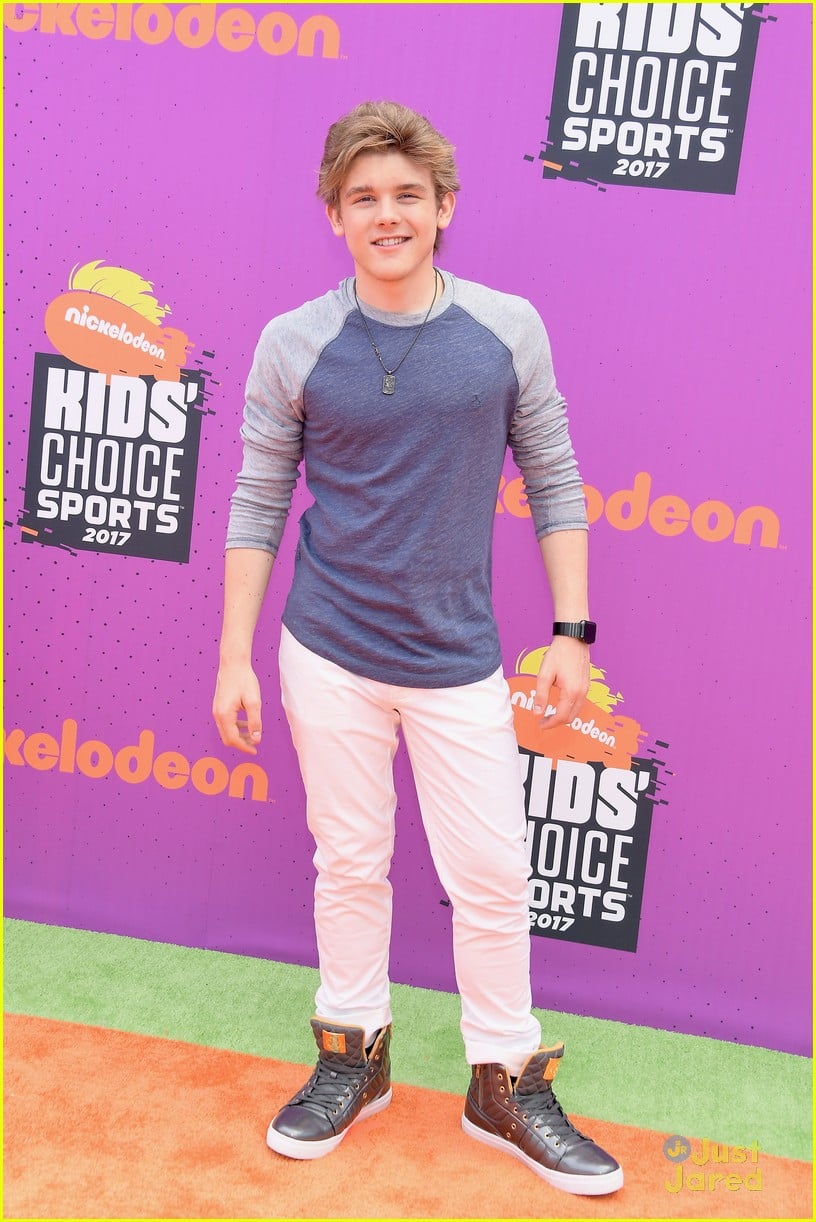 Henry Danger's Riele Downs Rocks Natural Hair at Kids' Choice Sports ...