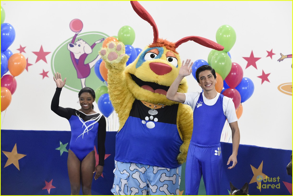 Simone Biles Coaches Canines For Doggy Gymnastics on Nickelodeon's ...