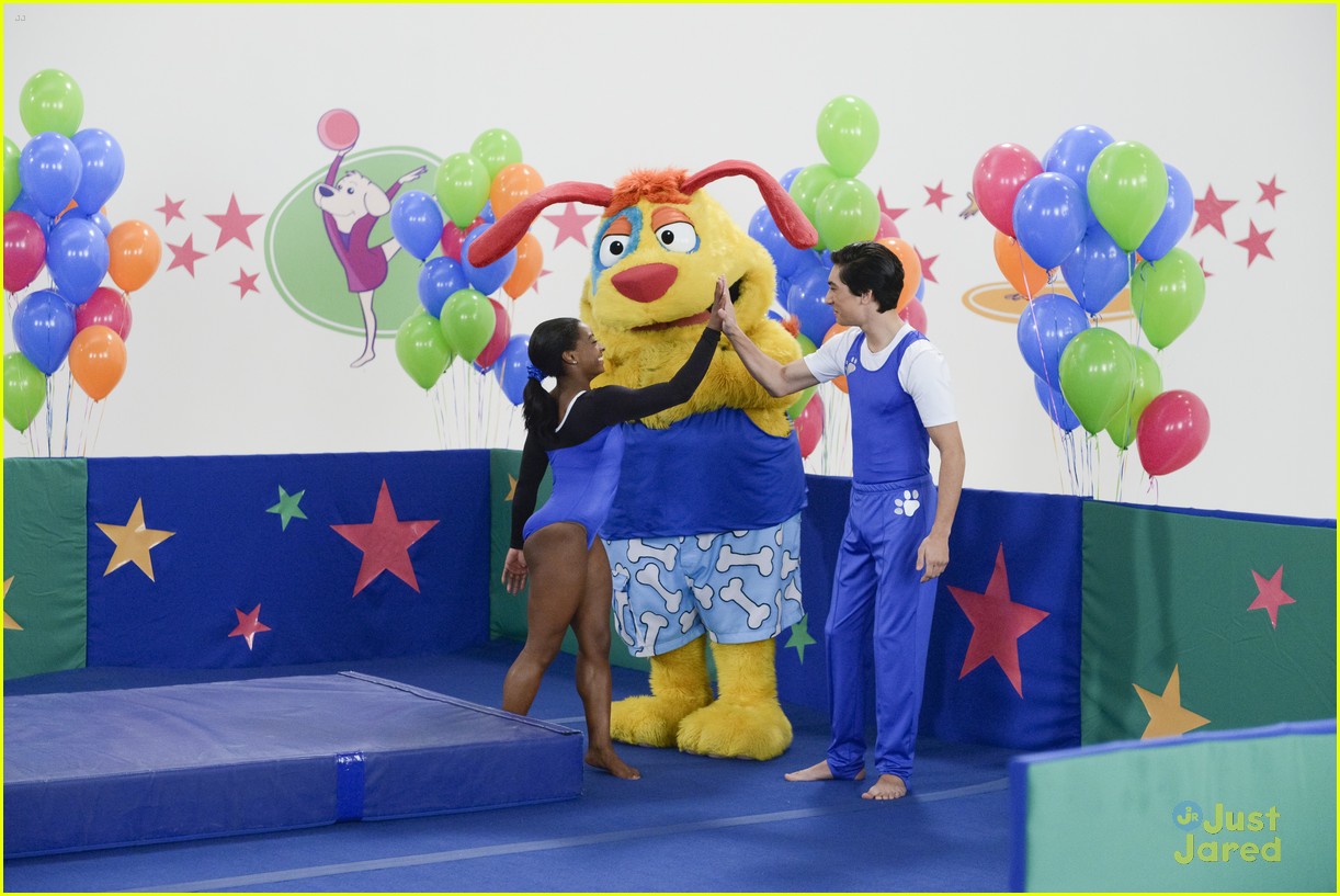 Simone Biles Coaches Canines For Doggy Gymnastics on Nickelodeon's ...