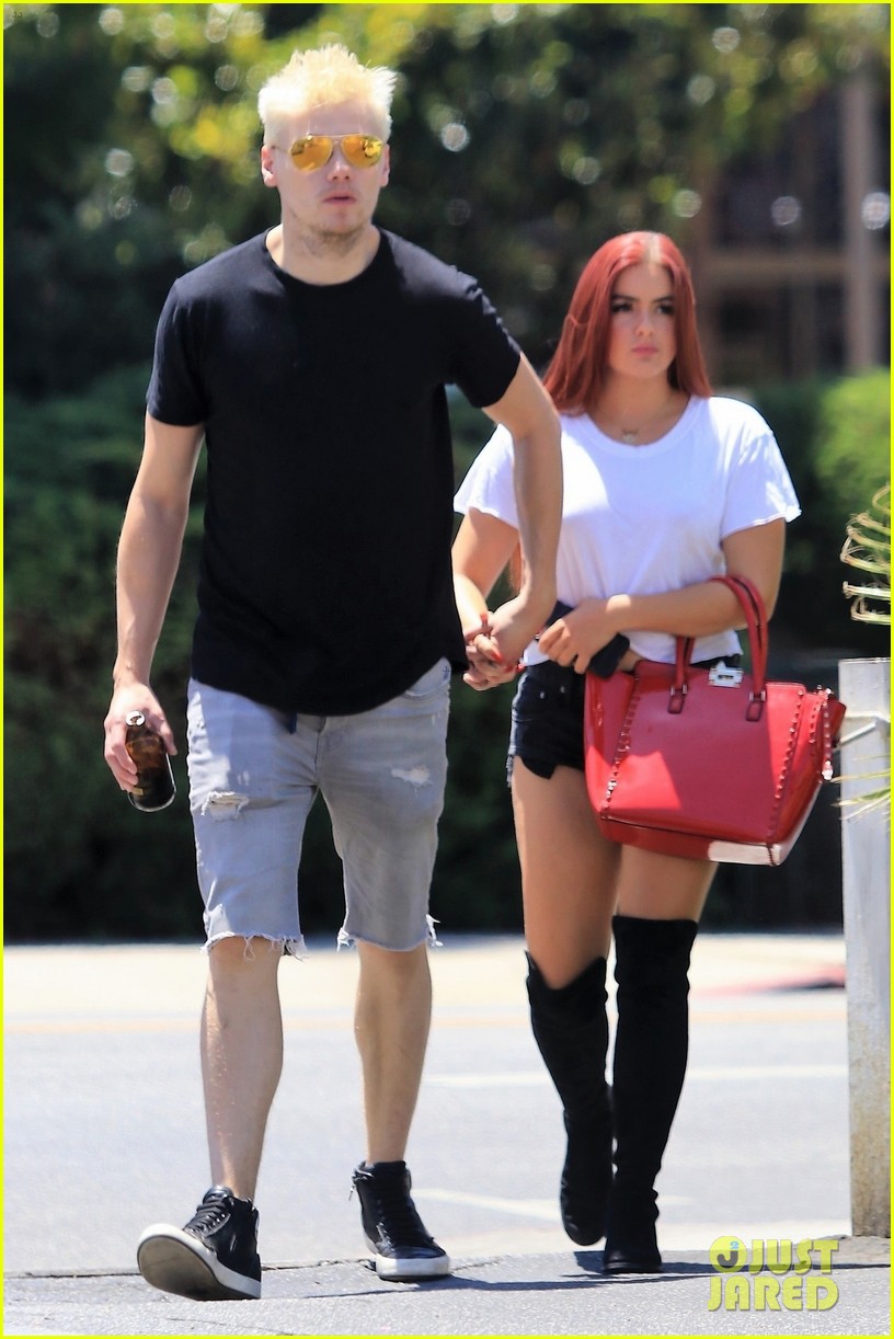 Ariel Winter's Hair is Back to Black - See the Pics! | Photo 1102317 ...