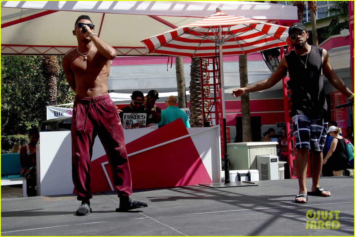 Full Sized Photo of bryshere gray shows off ripped body at flamingo ...