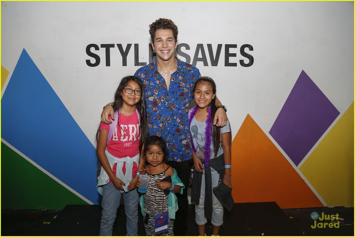 Austin Mahone Donates Over 100 Pairs of Shoes to Kids in South Florida ...