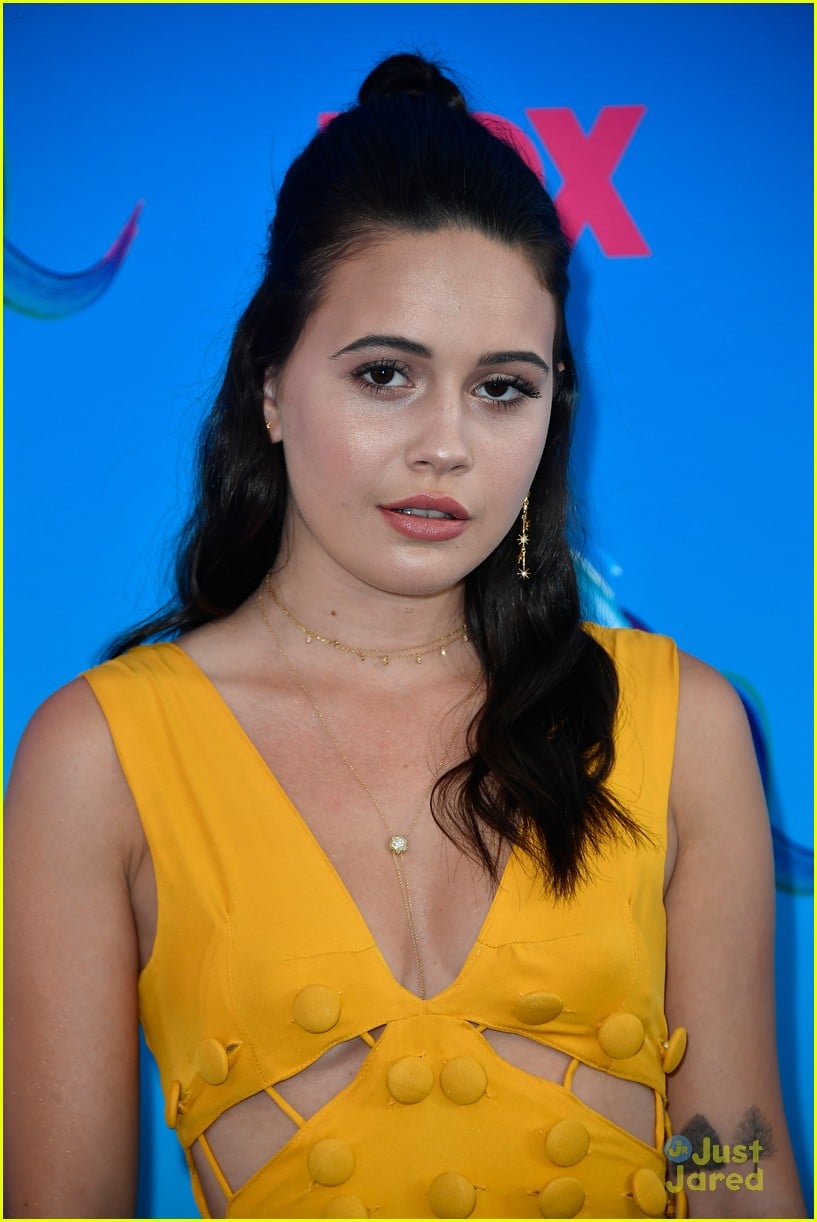 Bea Miller & Echosmith Hit Teen Choice Awards 2017 | Photo 1104474 ...