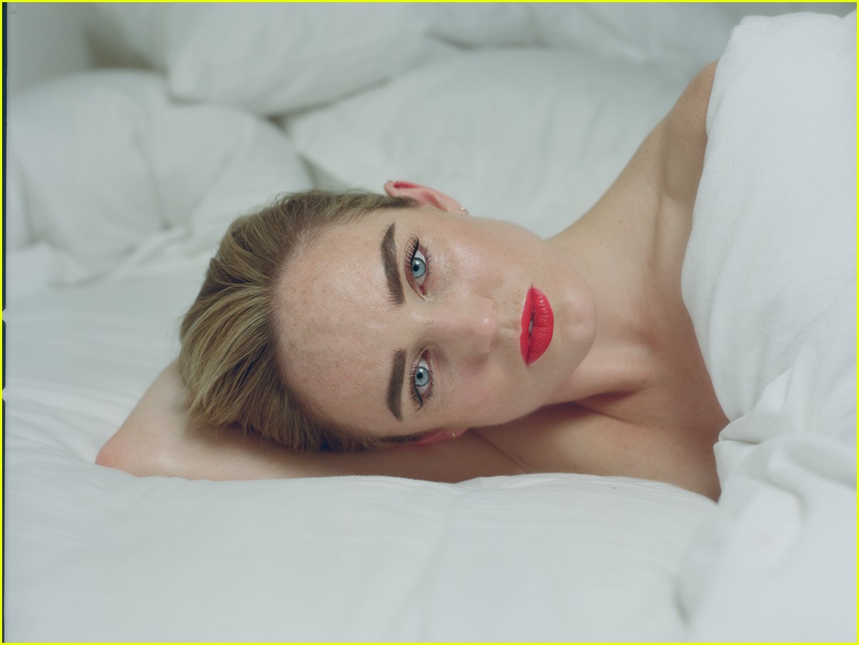 Caity Lotz Weighs In on If White Canary Would Ever Meet Black Siren in ...