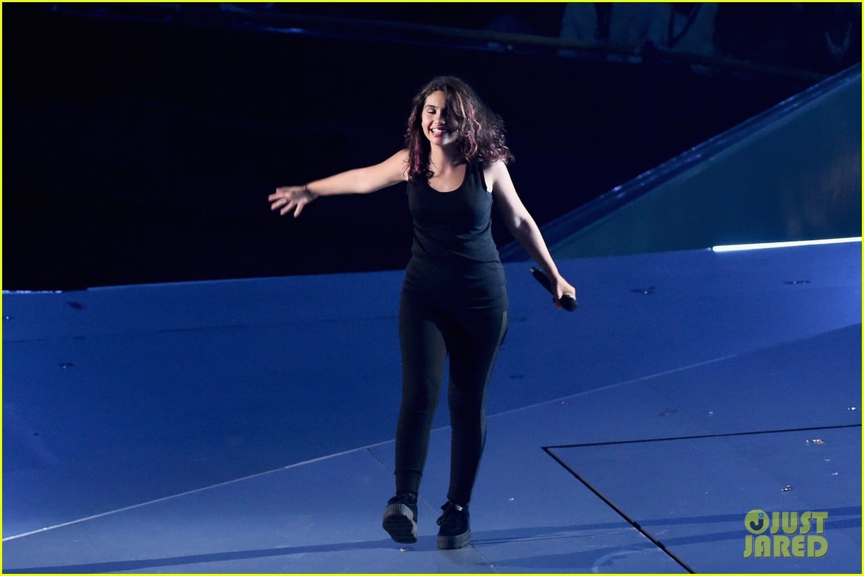 Alessia Cara Performs 'Scars to Your Beautiful' at MTV VMAs 2017 ...