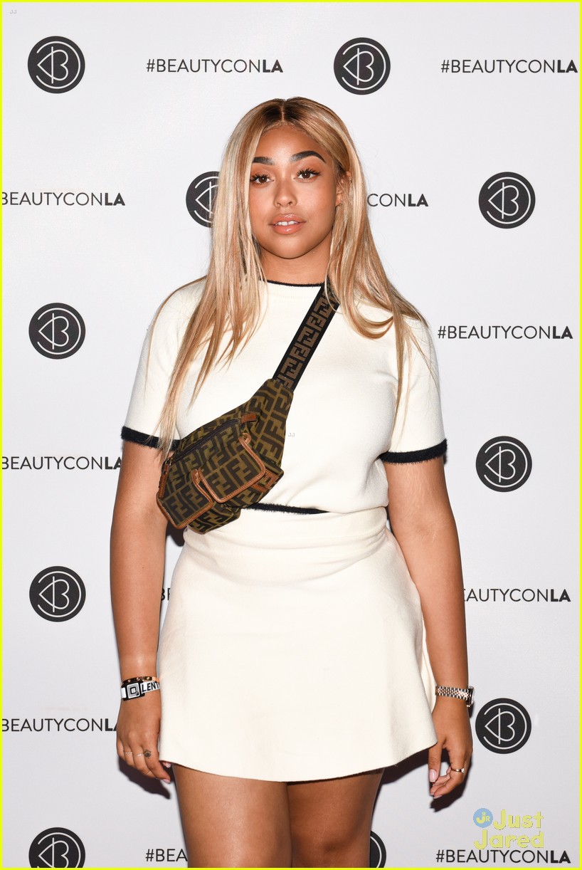 Debby Ryan & Nia Sioux Team Up for BeautyCon LA Panel | Photo 1104962 ...
