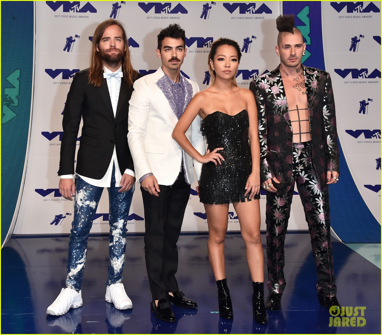 DNCE Rocks Cool Fashion at MTV VMAs 2017! | Photo 1107037 - Photo ...