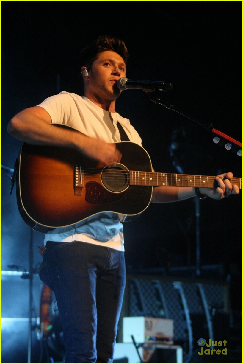 Niall Horan Gives Big Shout Out To Dublin For Amazing First Solo ...