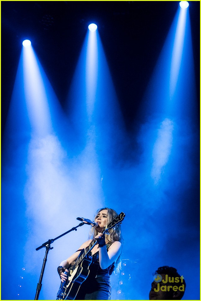 Sabrina Carpenter Celebrates Wrapping Up Her 'De-Tour' Tour in Toronto ...