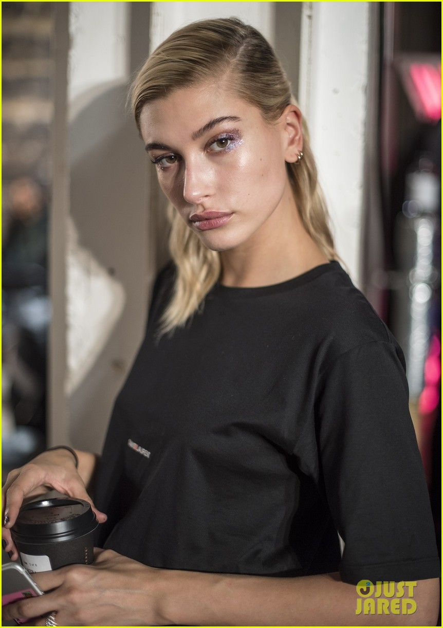 Hailey Baldwin Works the Runway for Topshop! | Photo 1111544 - Photo ...