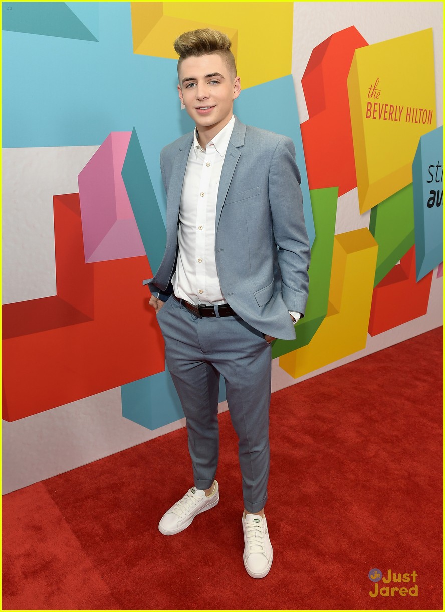 Collins Key Freaks Out Over Winning a Streamy Award! | Photo 1113731 ...