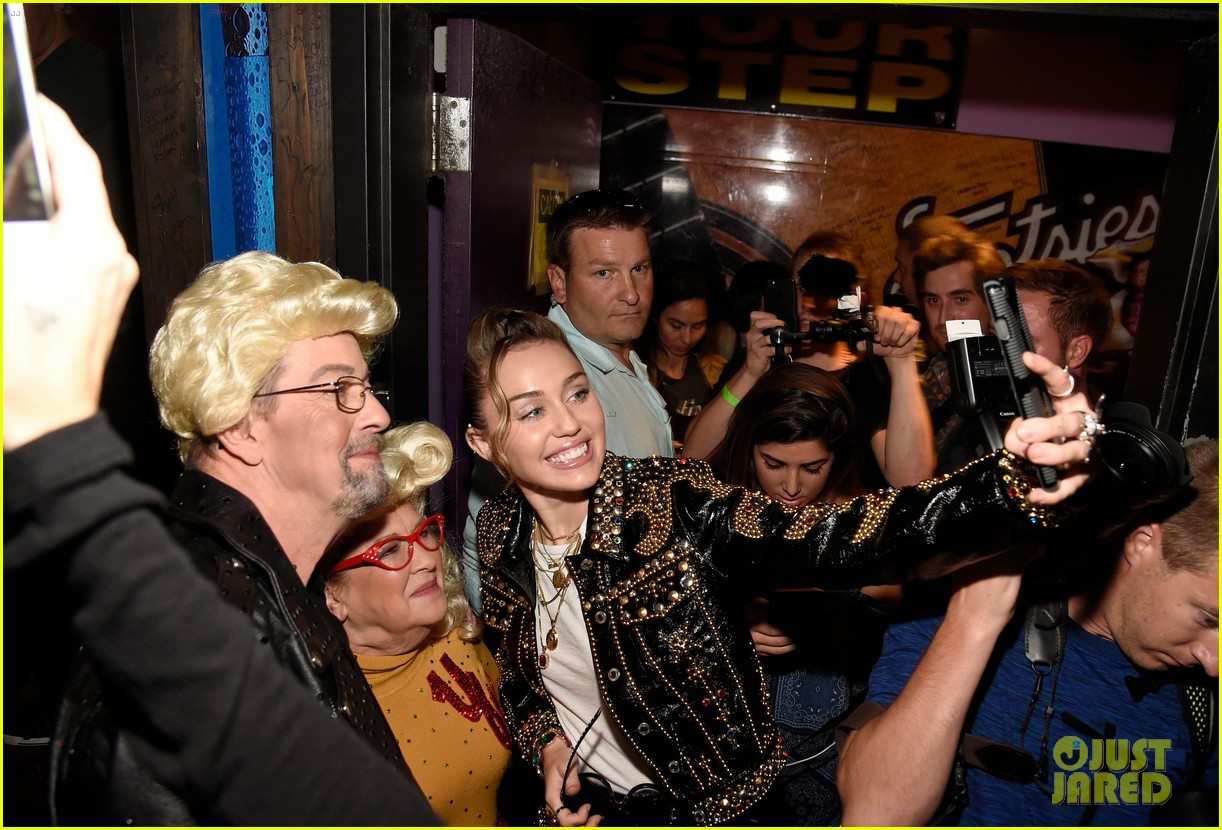 Miley Cyrus & Her BFF Lesley Are Back Together! | Photo 1114470 - Photo ...