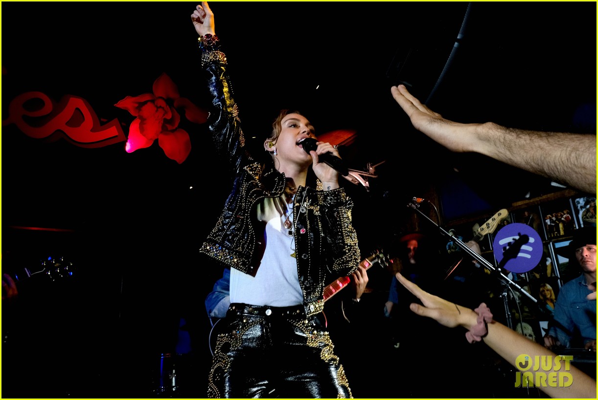 Full Sized Photo of miley cyrus reunites with best friend lesley 12 ...