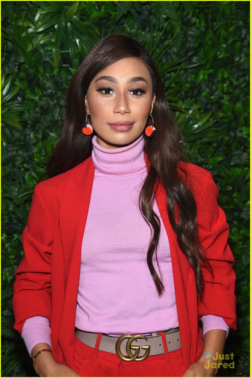 Eva Gutowski & Victoria Justice Pose in The Phone Booth at Alice ...