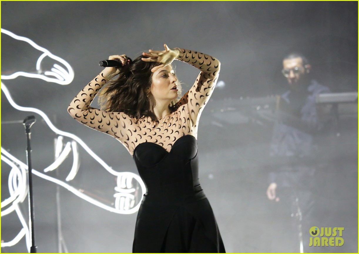 Lorde 'Channels the Spirits' on Night One of 'Melodrama' World Tour ...