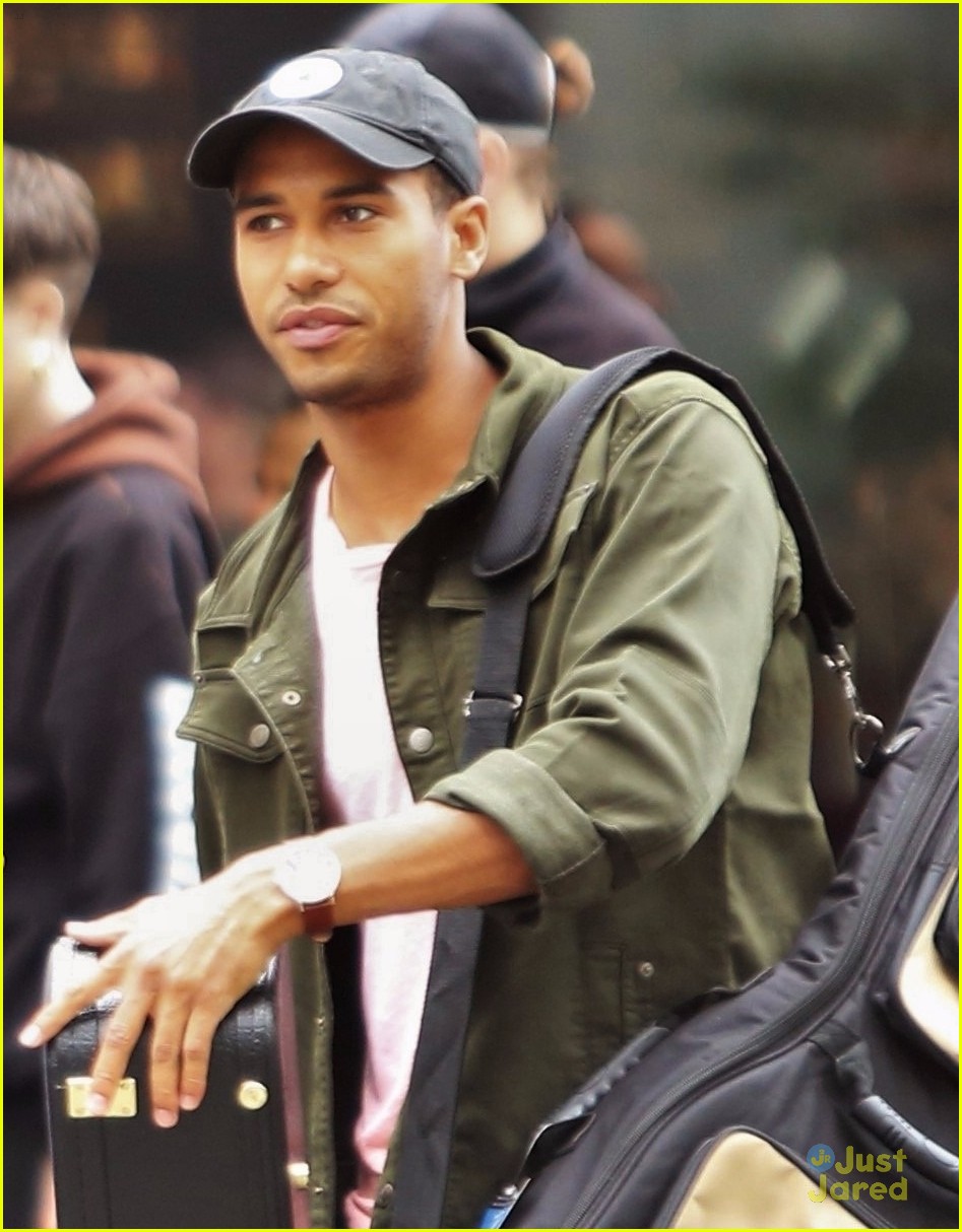 Full Sized Photo of lucy hale elliot knight sing mario guitars 01 ...