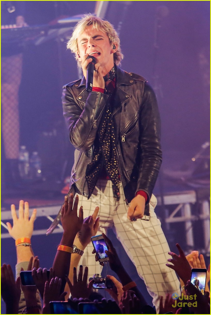 Full Sized Photo of r5 new addictions tour paris stop pics 02 | R5 Pack ...