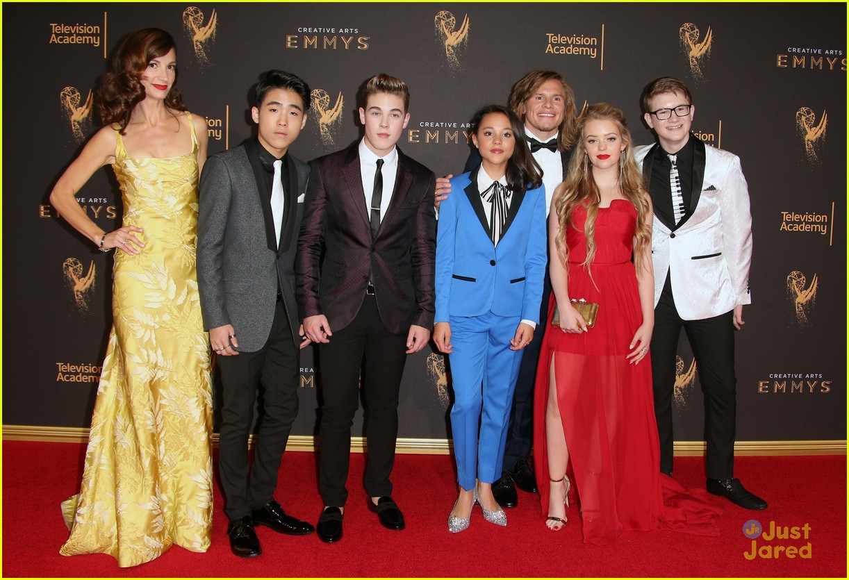 Breanna Yde Sparkles in Silver Heels at Creative Arts Emmys 2017 with ...