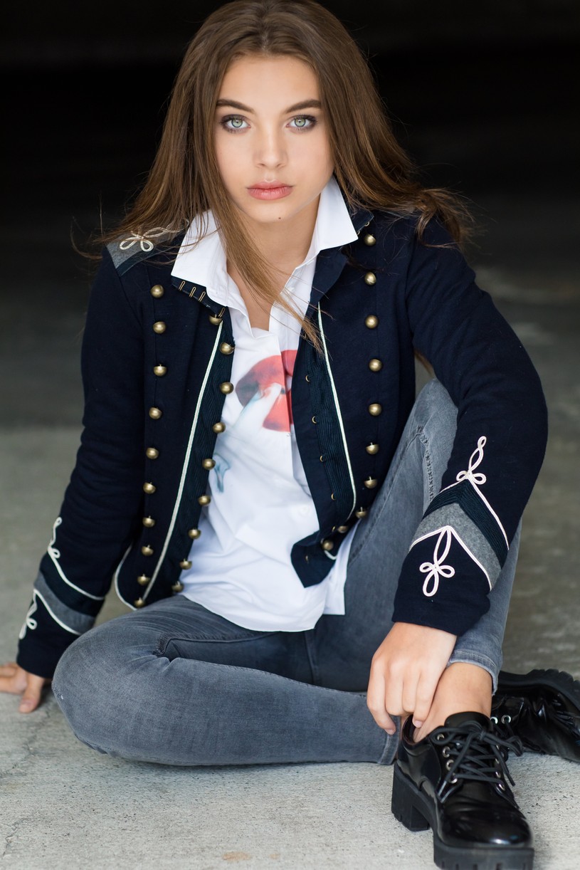 Caitlin Carmichael Did All Her Own Stunts in Netflix's 'Wheelman ...