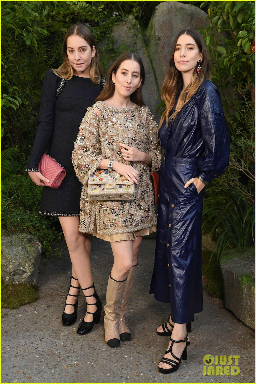 HAIM, Kaia Gerber & G-Dragon Look Stylish at Chanel Show During Paris ...