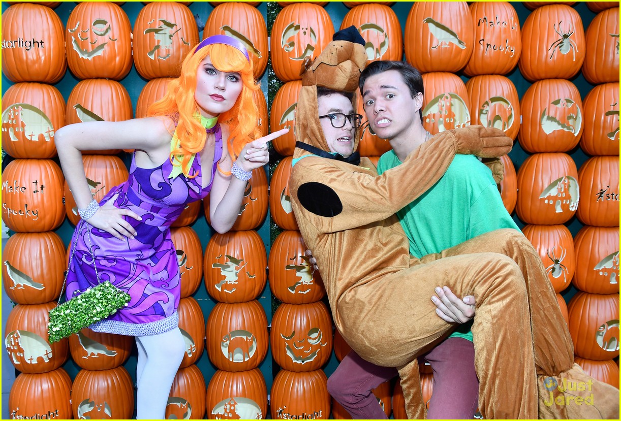 Jenna Ortega, Isabela Moner, In Real Life & More Step Out for Dream ...