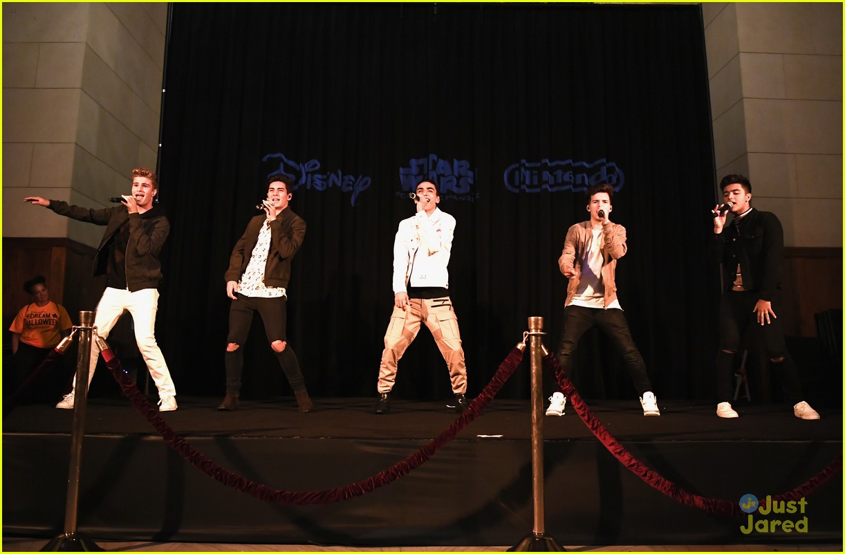 Full Sized Photo of jenna ortega isabela moner more dream halloween ...